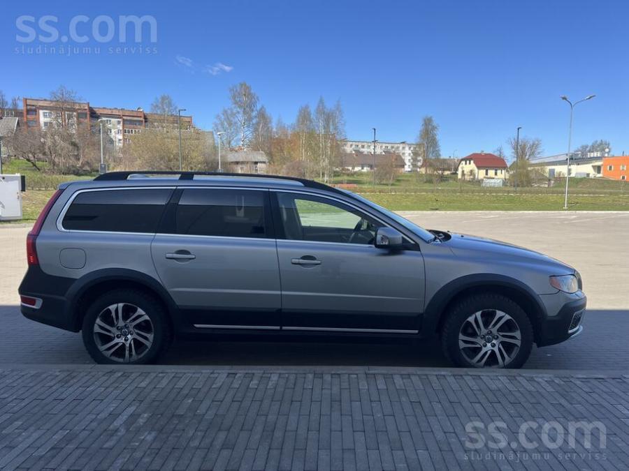 Brown Volvo XC70 2011 in Rezekne, with an engine capacity of 2.40 L and mileage of 337 thousand km for 8500 €, photo 9 on AUTOMOTO.COM.LV