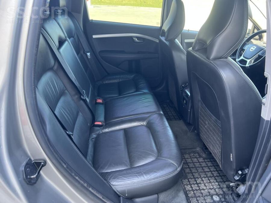 Brown Volvo XC70 2011 in Rezekne, with an engine capacity of 2.40 L and mileage of 337 thousand km for 8500 €, photo 22 on AUTOMOTO.COM.LV