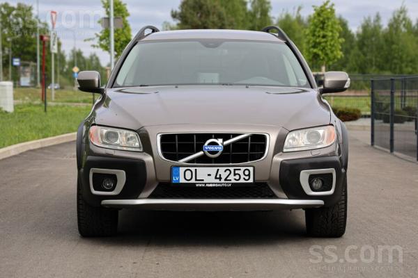 Brown Volvo XC70 2011 in Jelgava, with an engine capacity of 2.00 L and mileage of 0 thousand km for 8350 €, photo 2 on AUTOMOTO.COM.LV