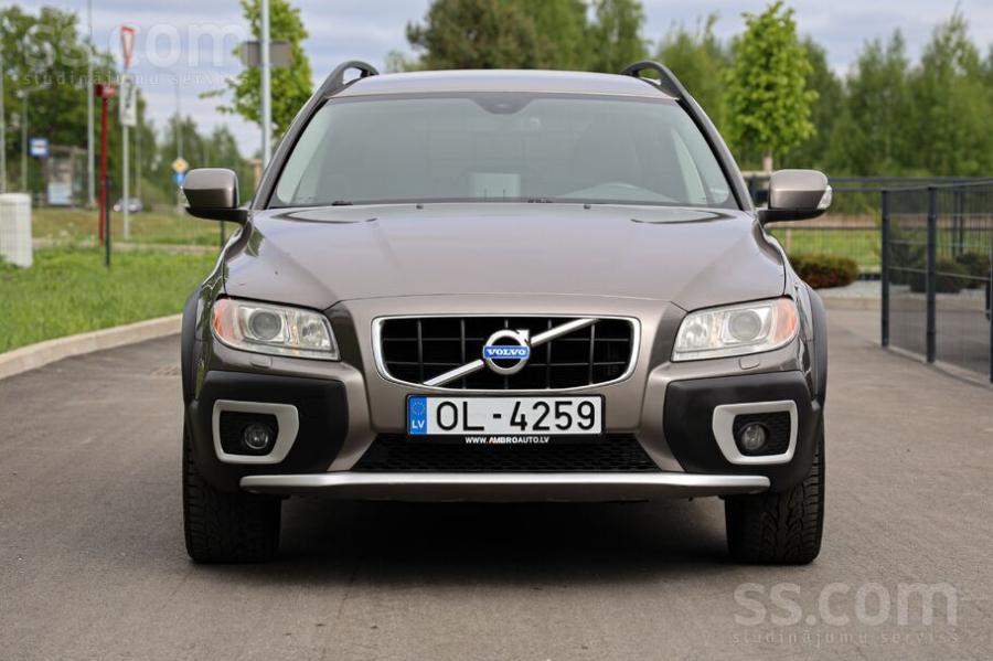 Brown Volvo XC70 2011 in Jelgava, with an engine capacity of 2.00 L and mileage of 0 thousand km for 8350 €, photo 3 on AUTOMOTO.COM.LV