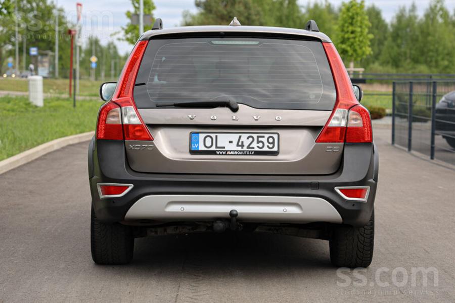 Brown Volvo XC70 2011 in Jelgava, with an engine capacity of 2.00 L and mileage of 0 thousand km for 8350 €, photo 6 on AUTOMOTO.COM.LV