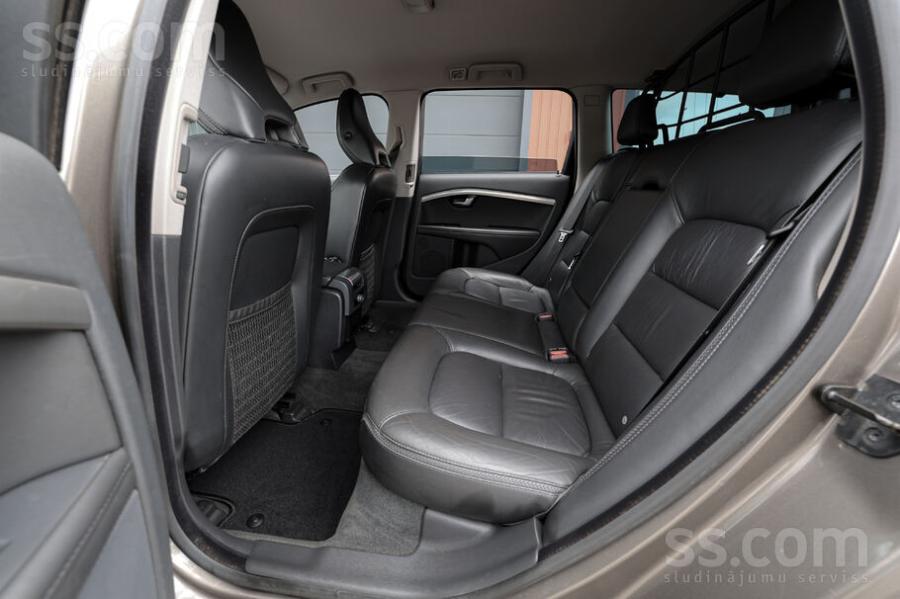 Brown Volvo XC70 2011 in Jelgava, with an engine capacity of 2.00 L and mileage of 0 thousand km for 8350 €, photo 11 on AUTOMOTO.COM.LV