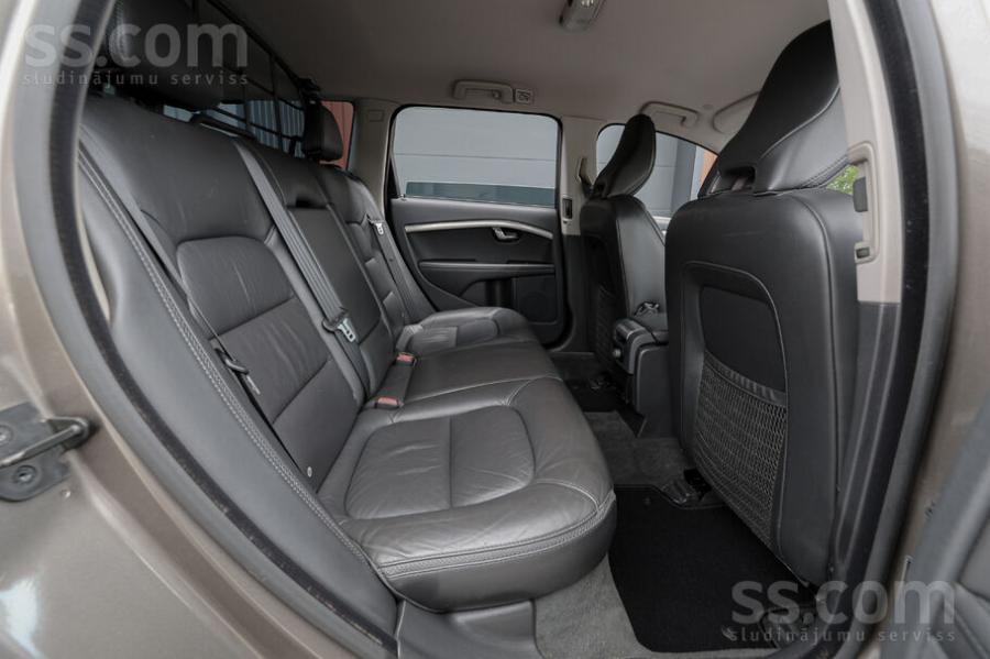 Brown Volvo XC70 2011 in Jelgava, with an engine capacity of 2.00 L and mileage of 0 thousand km for 8350 €, photo 12 on AUTOMOTO.COM.LV