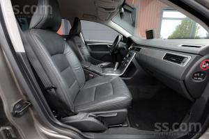 Brown Volvo XC70 2011 in Jelgava, with an engine capacity of 2.00 L and mileage of 0 thousand km for 8350 €, photo 13 on AUTOMOTO.COM.LV