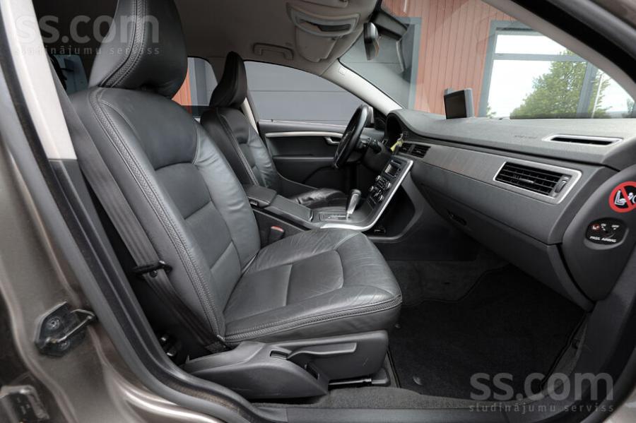 Brown Volvo XC70 2011 in Jelgava, with an engine capacity of 2.00 L and mileage of 0 thousand km for 8350 €, photo 13 on AUTOMOTO.COM.LV