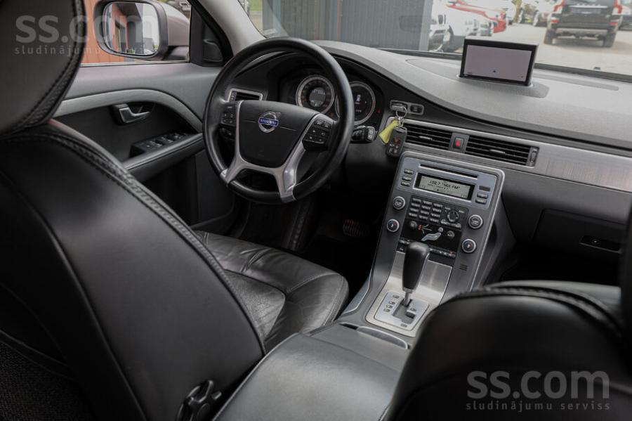 Brown Volvo XC70 2011 in Jelgava, with an engine capacity of 2.00 L and mileage of 0 thousand km for 8350 €, photo 14 on AUTOMOTO.COM.LV