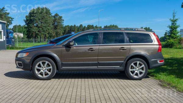 Brown Volvo XC70 2011 in Riga, with an engine capacity of 2.40 L and mileage of 357 thousand km for 5900 €, photo 2 on AUTOMOTO.COM.LV