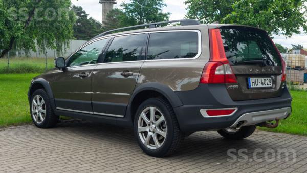 Brown Volvo XC70 2011 in Riga, with an engine capacity of 2.40 L and mileage of 357 thousand km for 5900 €, photo 4 on AUTOMOTO.COM.LV
