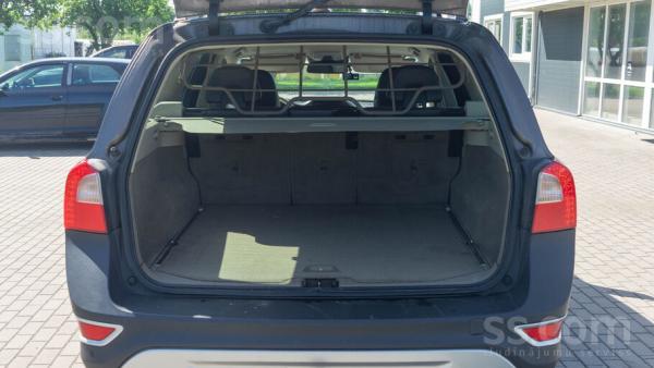 Brown Volvo XC70 2011 in Riga, with an engine capacity of 2.40 L and mileage of 357 thousand km for 5900 €, photo 6 on AUTOMOTO.COM.LV