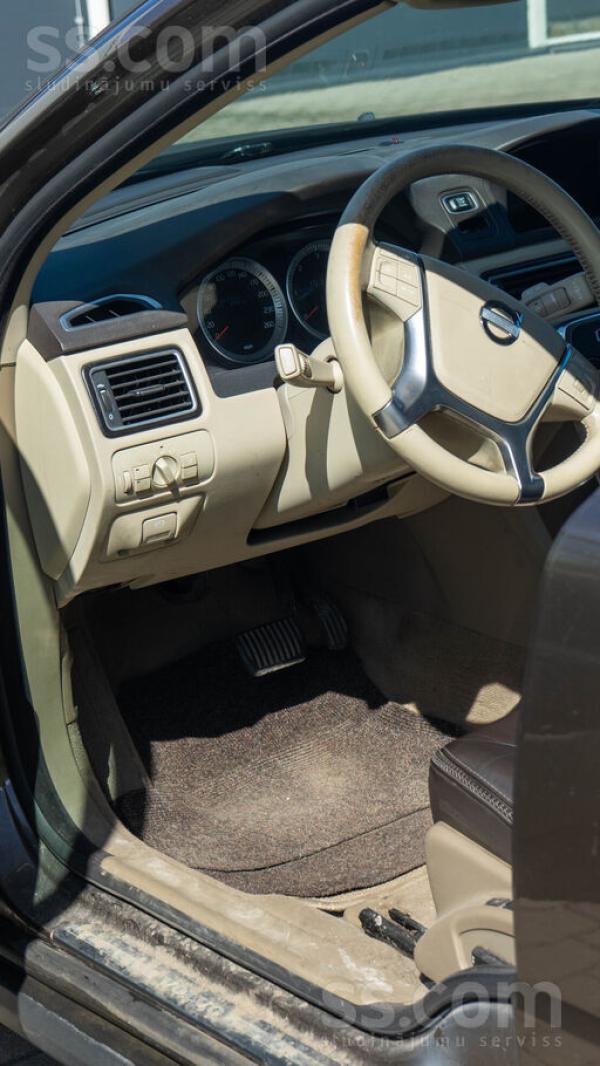 Brown Volvo XC70 2011 in Riga, with an engine capacity of 2.40 L and mileage of 357 thousand km for 5900 €, photo 9 on AUTOMOTO.COM.LV
