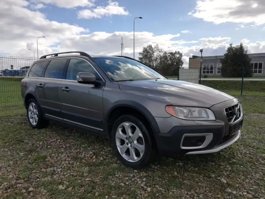 Brown Volvo XC70 2011 in Saldus, with an engine capacity of 2.00 L and mileage of 330 thousand km for 8600 €, photo 4 on AUTOMOTO.COM.LV