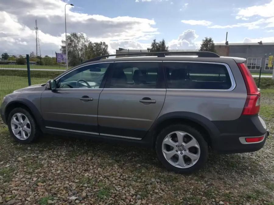 Brown Volvo XC70 2011 in Saldus, with an engine capacity of 2.00 L and mileage of 330 thousand km for 8600 €, photo 5 on AUTOMOTO.COM.LV