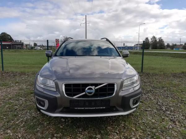 Brown Volvo XC70 2011 in Saldus, with an engine capacity of 2.00 L and mileage of 330 thousand km for 8600 €, photo 5 on AUTOMOTO.COM.LV