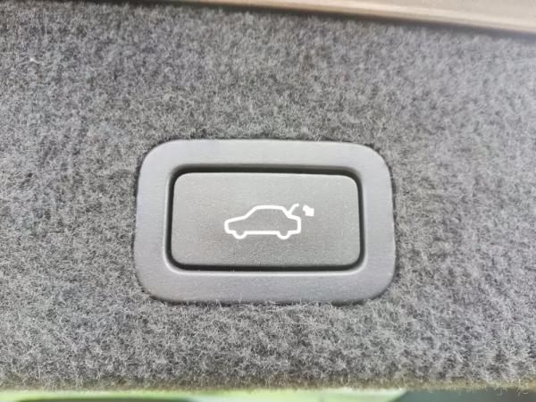 Brown Volvo XC70 2011 in Saldus, with an engine capacity of 2.00 L and mileage of 330 thousand km for 8600 €, photo 7 on AUTOMOTO.COM.LV