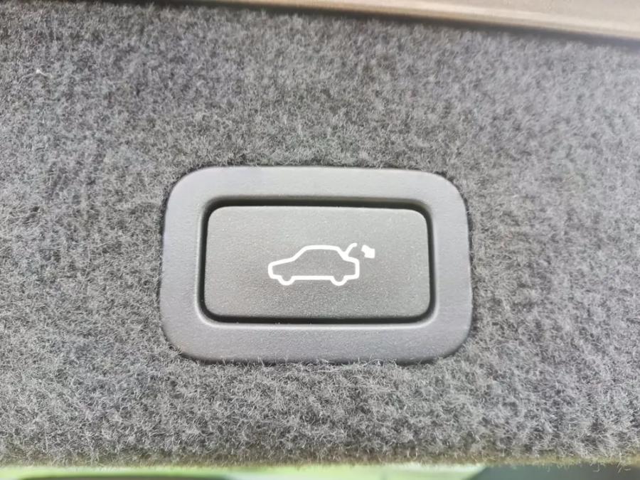 Brown Volvo XC70 2011 in Saldus, with an engine capacity of 2.00 L and mileage of 330 thousand km for 8600 €, photo 8 on AUTOMOTO.COM.LV