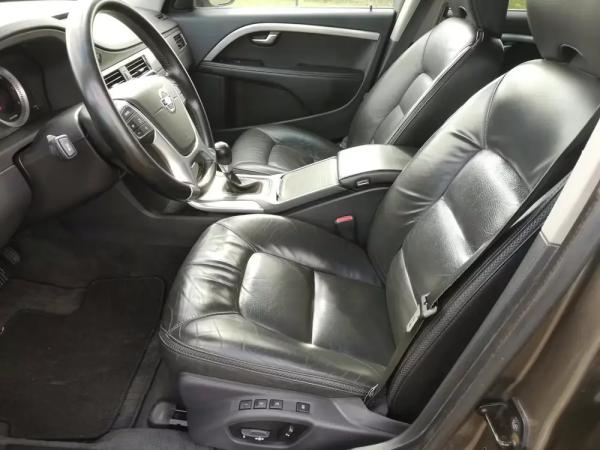 Brown Volvo XC70 2011 in Saldus, with an engine capacity of 2.00 L and mileage of 330 thousand km for 8600 €, photo 9 on AUTOMOTO.COM.LV