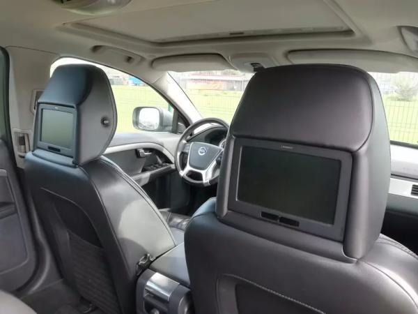 Brown Volvo XC70 2011 in Saldus, with an engine capacity of 2.00 L and mileage of 330 thousand km for 8600 €, photo 10 on AUTOMOTO.COM.LV