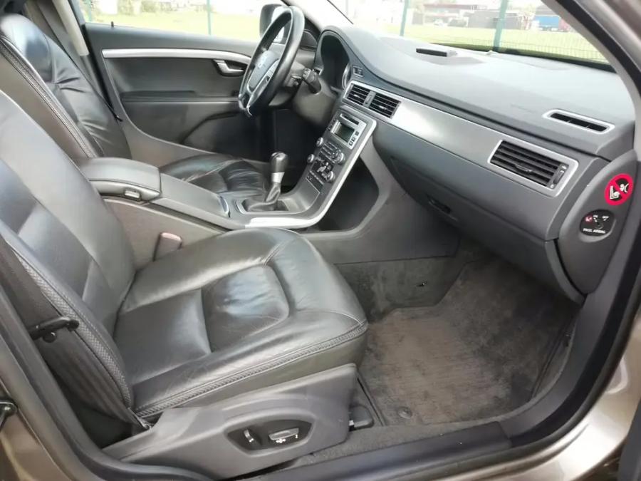 Brown Volvo XC70 2011 in Saldus, with an engine capacity of 2.00 L and mileage of 330 thousand km for 8600 €, photo 14 on AUTOMOTO.COM.LV