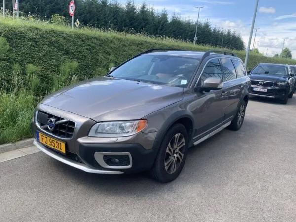 Brown Volvo XC70 2011 in Riga, with an engine capacity of 2.40 L and mileage of 256 thousand km for 12495 €, photo 1 on AUTOMOTO.COM.LV