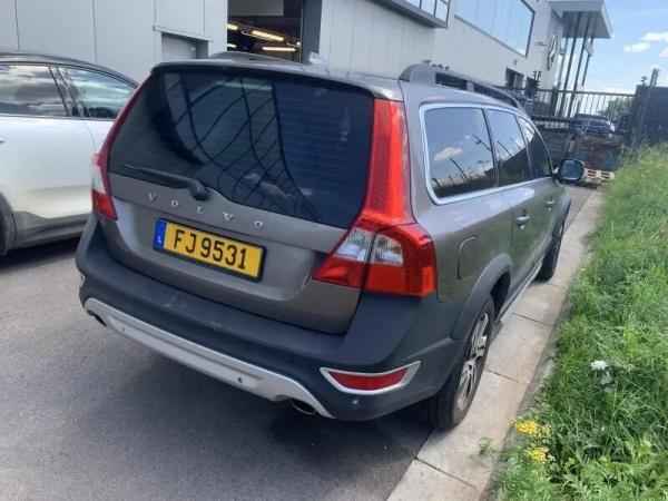 Brown Volvo XC70 2011 in Riga, with an engine capacity of 2.40 L and mileage of 256 thousand km for 12495 €, photo 2 on AUTOMOTO.COM.LV