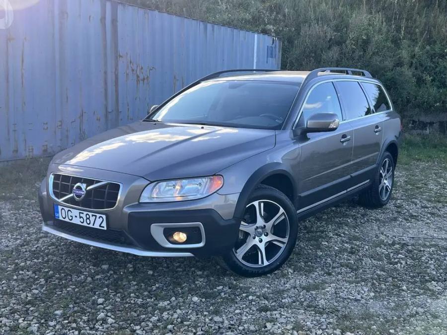 Brown Volvo XC70 2011 in Riga, with an engine capacity of 2.00 L and mileage of 265 thousand km for 8995 €, photo 4 on AUTOMOTO.COM.LV