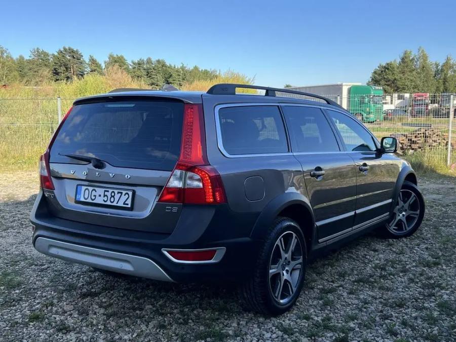Brown Volvo XC70 2011 in Riga, with an engine capacity of 2.00 L and mileage of 265 thousand km for 8995 €, photo 5 on AUTOMOTO.COM.LV