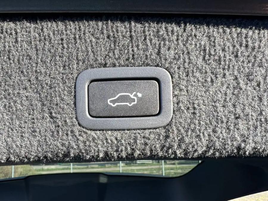 Brown Volvo XC70 2011 in Riga, with an engine capacity of 2.00 L and mileage of 265 thousand km for 8995 €, photo 6 on AUTOMOTO.COM.LV