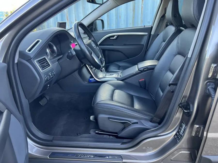 Brown Volvo XC70 2011 in Riga, with an engine capacity of 2.00 L and mileage of 265 thousand km for 8995 €, photo 12 on AUTOMOTO.COM.LV