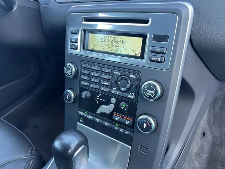 Brown Volvo XC70 2011 in Riga, with an engine capacity of 2.00 L and mileage of 265 thousand km for 8995 €, photo 22 on AUTOMOTO.COM.LV