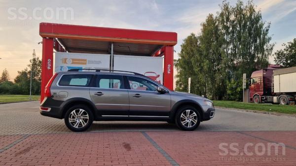 Brown Volvo XC70 2011 in Jelgava, with an engine capacity of 2.00 L and mileage of 366 thousand km for 5950 €, photo 8 on AUTOMOTO.COM.LV
