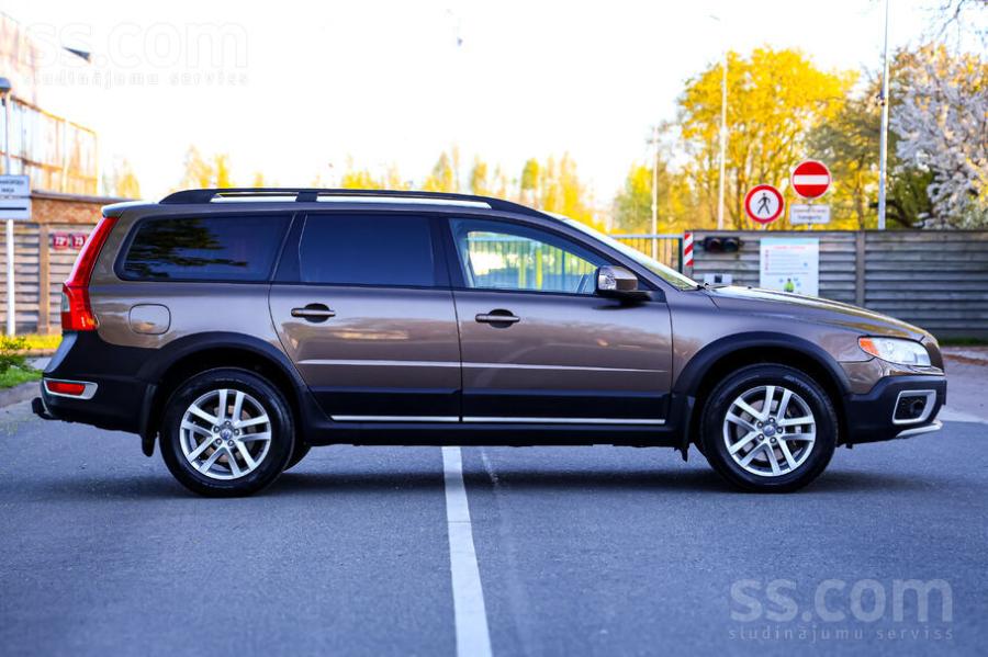 Brown Volvo XC70 2012 in Jelgava, with an engine capacity of 2.40 L and mileage of 0 thousand km for 9990 €, photo 4 on AUTOMOTO.COM.LV