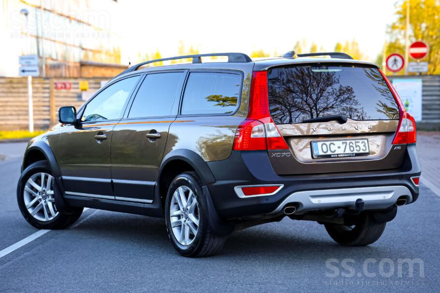 Brown Volvo XC70 2012 in Jelgava, with an engine capacity of 2.40 L and mileage of 0 thousand km for 9990 €, photo 7 on AUTOMOTO.COM.LV