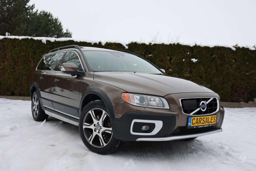 Brown Volvo XC70 2012 in Alytus, with an engine capacity of 2.40 L and mileage of 257 thousand km for 12200 €, photo 2 on AUTOMOTO.COM.LV