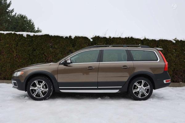 Brown Volvo XC70 2012 in Alytus, with an engine capacity of 2.40 L and mileage of 257 thousand km for 12200 €, photo 7 on AUTOMOTO.COM.LV