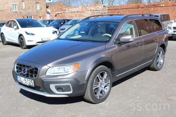 Brūns Volvo XC70 2012 Liepāja, ar dzinēja tilpumu 2.40 L un nobraukumu 251 tūkst. km par 11800 €, foto 2 vietnē AUTOMOTO.COM.LV