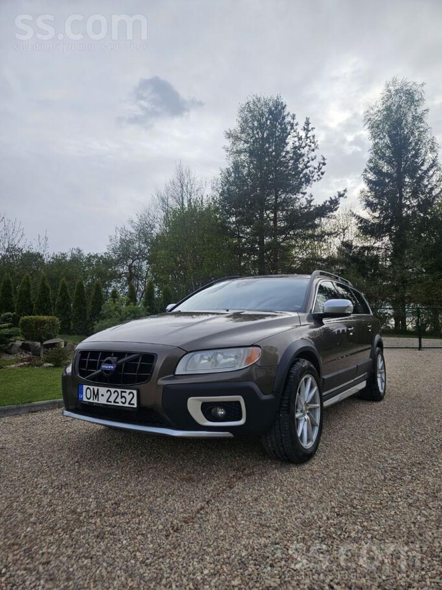 Brown Volvo XC70 2012 in Ogre, with an engine capacity of 2.40 L and mileage of 300 thousand km for 7300 €, photo 1 on AUTOMOTO.COM.LV