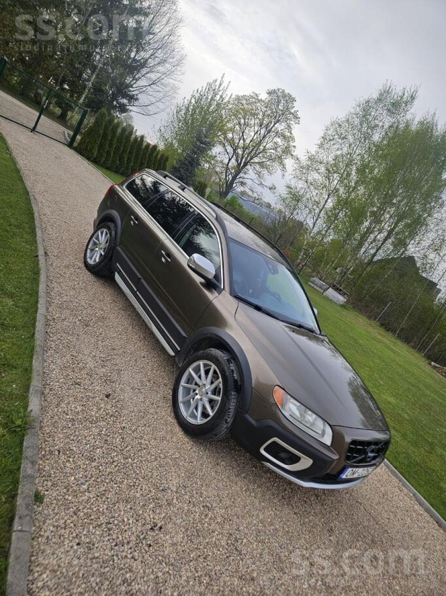 Brown Volvo XC70 2012 in Ogre, with an engine capacity of 2.40 L and mileage of 300 thousand km for 7300 €, photo 3 on AUTOMOTO.COM.LV