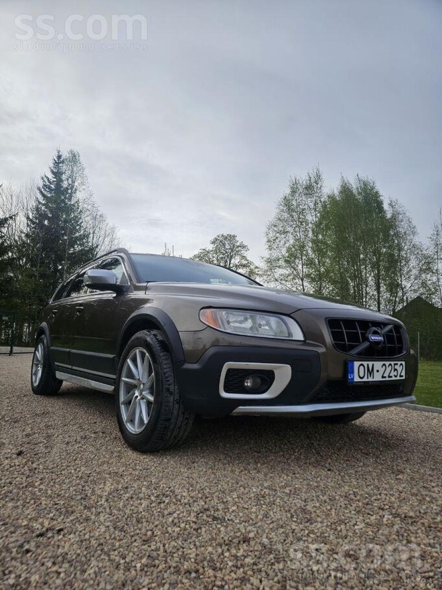 Brown Volvo XC70 2012 in Ogre, with an engine capacity of 2.40 L and mileage of 300 thousand km for 7300 €, photo 6 on AUTOMOTO.COM.LV