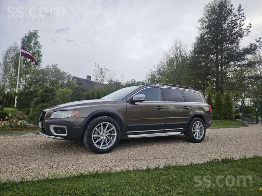 Brown Volvo XC70 2012 in Ogre, with an engine capacity of 2.40 L and mileage of 300 thousand km for 7300 €, photo 7 on AUTOMOTO.COM.LV