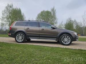 Brown Volvo XC70 2012 in Ogre, with an engine capacity of 2.40 L and mileage of 300 thousand km for 7300 €, photo 10 on AUTOMOTO.COM.LV