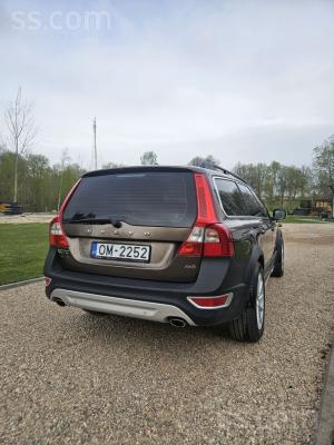 Brown Volvo XC70 2012 in Ogre, with an engine capacity of 2.40 L and mileage of 300 thousand km for 7300 €, photo 11 on AUTOMOTO.COM.LV