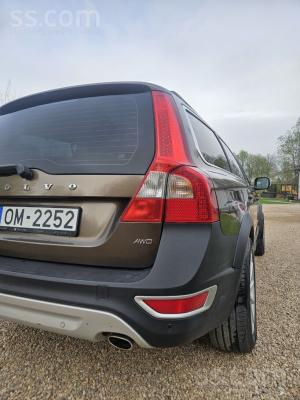 Brown Volvo XC70 2012 in Ogre, with an engine capacity of 2.40 L and mileage of 300 thousand km for 7300 €, photo 12 on AUTOMOTO.COM.LV