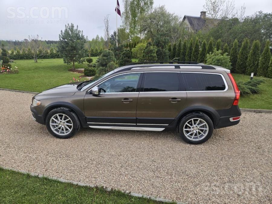 Brown Volvo XC70 2012 in Ogre, with an engine capacity of 2.40 L and mileage of 300 thousand km for 7300 €, photo 17 on AUTOMOTO.COM.LV