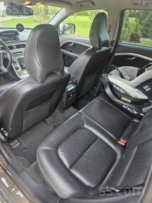 Brown Volvo XC70 2012 in Ogre, with an engine capacity of 2.40 L and mileage of 300 thousand km for 7300 €, photo 19 on AUTOMOTO.COM.LV