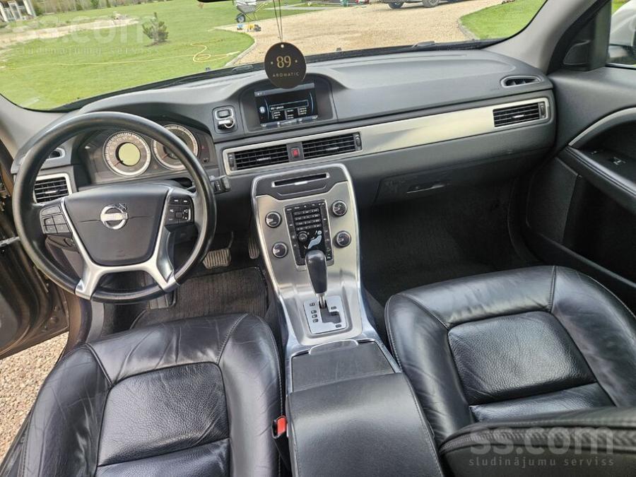 Brown Volvo XC70 2012 in Ogre, with an engine capacity of 2.40 L and mileage of 300 thousand km for 7300 €, photo 20 on AUTOMOTO.COM.LV