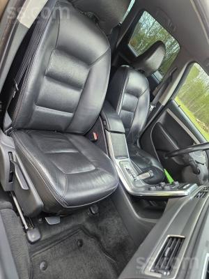 Brown Volvo XC70 2012 in Ogre, with an engine capacity of 2.40 L and mileage of 300 thousand km for 7300 €, photo 21 on AUTOMOTO.COM.LV