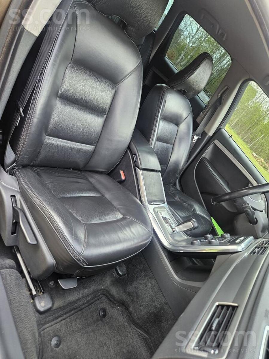 Brown Volvo XC70 2012 in Ogre, with an engine capacity of 2.40 L and mileage of 300 thousand km for 7300 €, photo 21 on AUTOMOTO.COM.LV