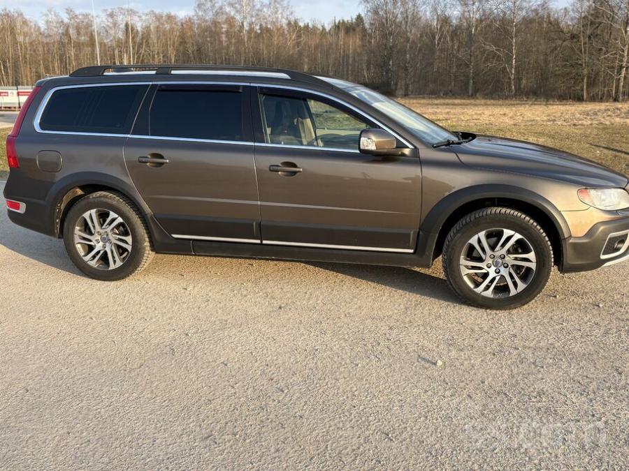 Brown Volvo XC70 2012 in Rezekne, with an engine capacity of 2.40 L and mileage of 365 thousand km for 8700 €, photo 3 on AUTOMOTO.COM.LV