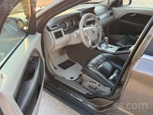 Brown Volvo XC70 2012 in Rezekne, with an engine capacity of 2.40 L and mileage of 365 thousand km for 8700 €, photo 6 on AUTOMOTO.COM.LV