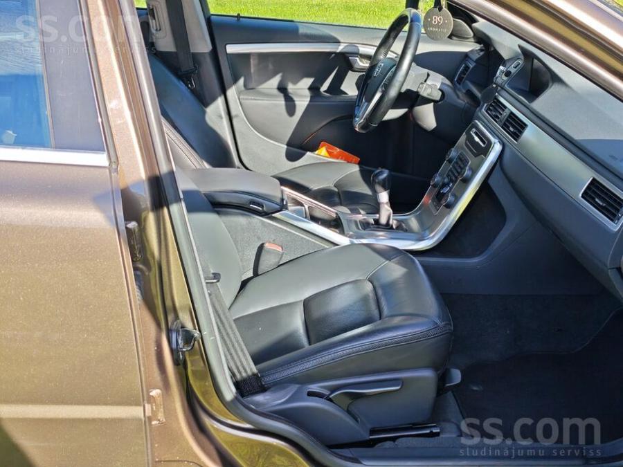 Brūns Volvo XC70 2012 Rīga, ar dzinēja tilpumu 2.40 L un nobraukumu 271 tūkst. km par 9400 €, foto 13 vietnē AUTOMOTO.COM.LV